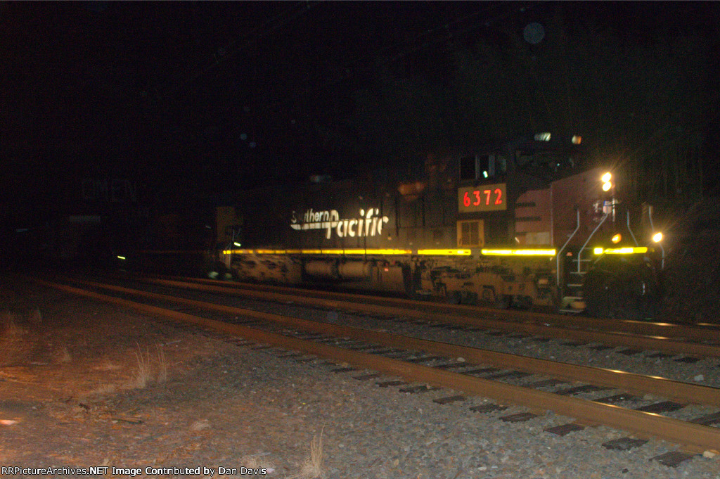 UP AC44CW 6372 "Southern Pacific" leads Q417-27